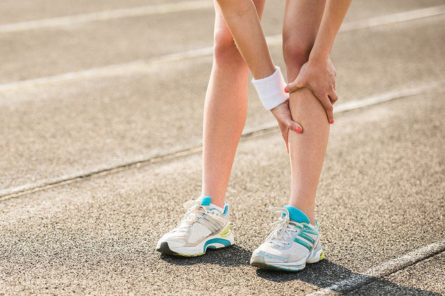 4 Stretches to Combat Shin Splints – 1 Up Nutrition